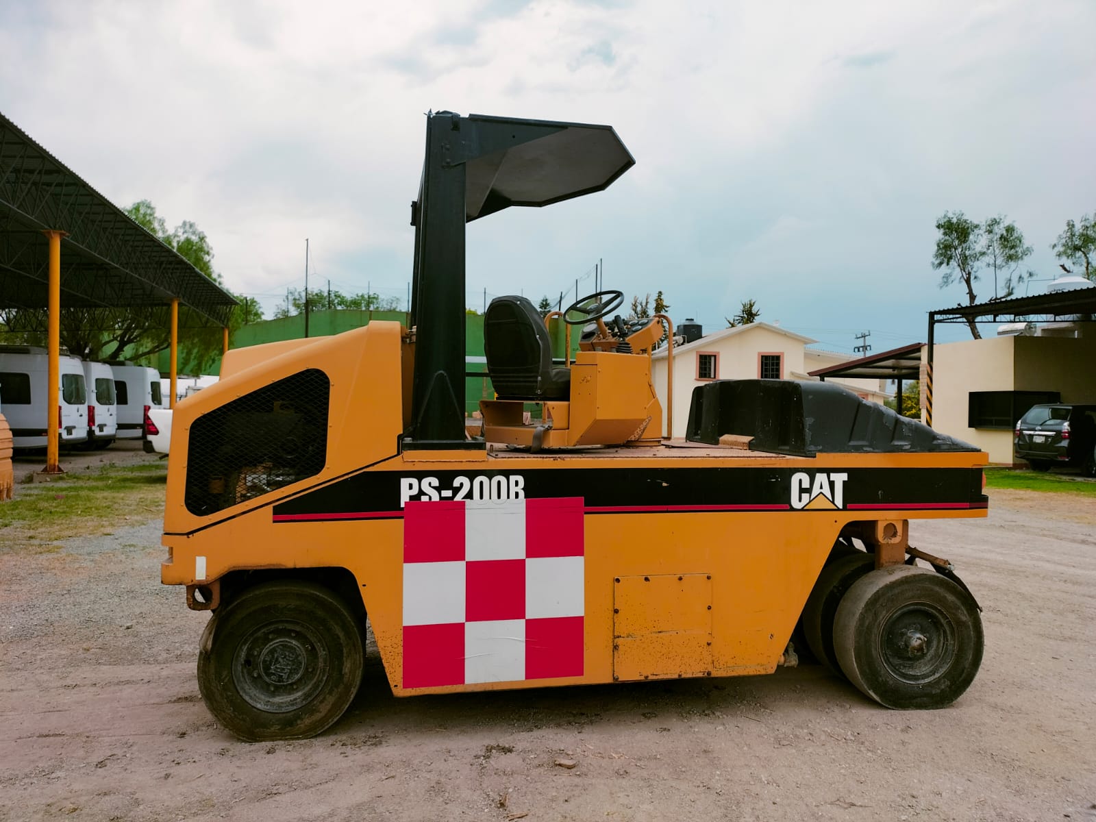 Compactador neumático CAT PS-200B – Remaqh